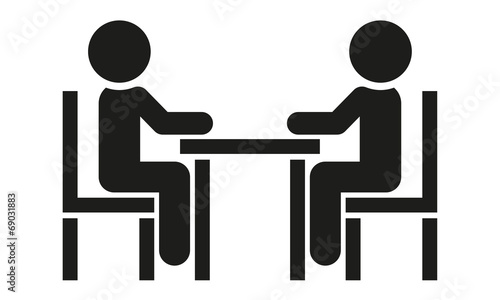 "Zwei Menschen sitzen am Tisch" Stockfotos und lizenzfreie Vektoren auf ...