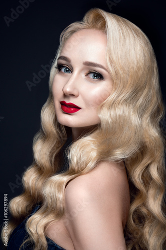 "Beautiful woman portrait in retro style. Red lips. Blond hair. Beauty ...
